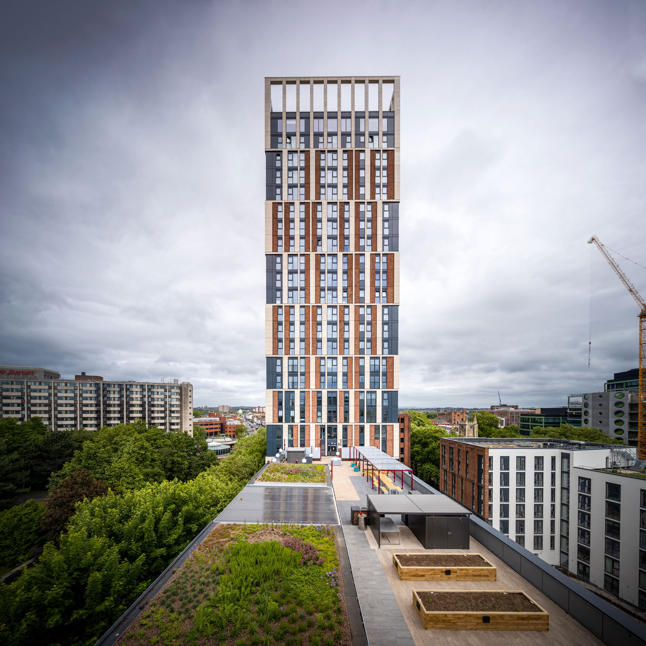 CASTLE PARK VIEW - Conception et mise en place des façades d'une tour ...